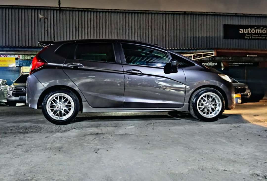 image-Velg Mobil Racing Honda Jazz Ring 16 Paket Velg Plus Ban HSR Oita
